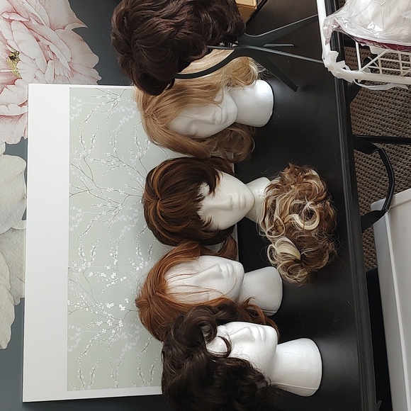 Raquel Welch | Accessories | 6 Wigs With Wig Form | Poshmark